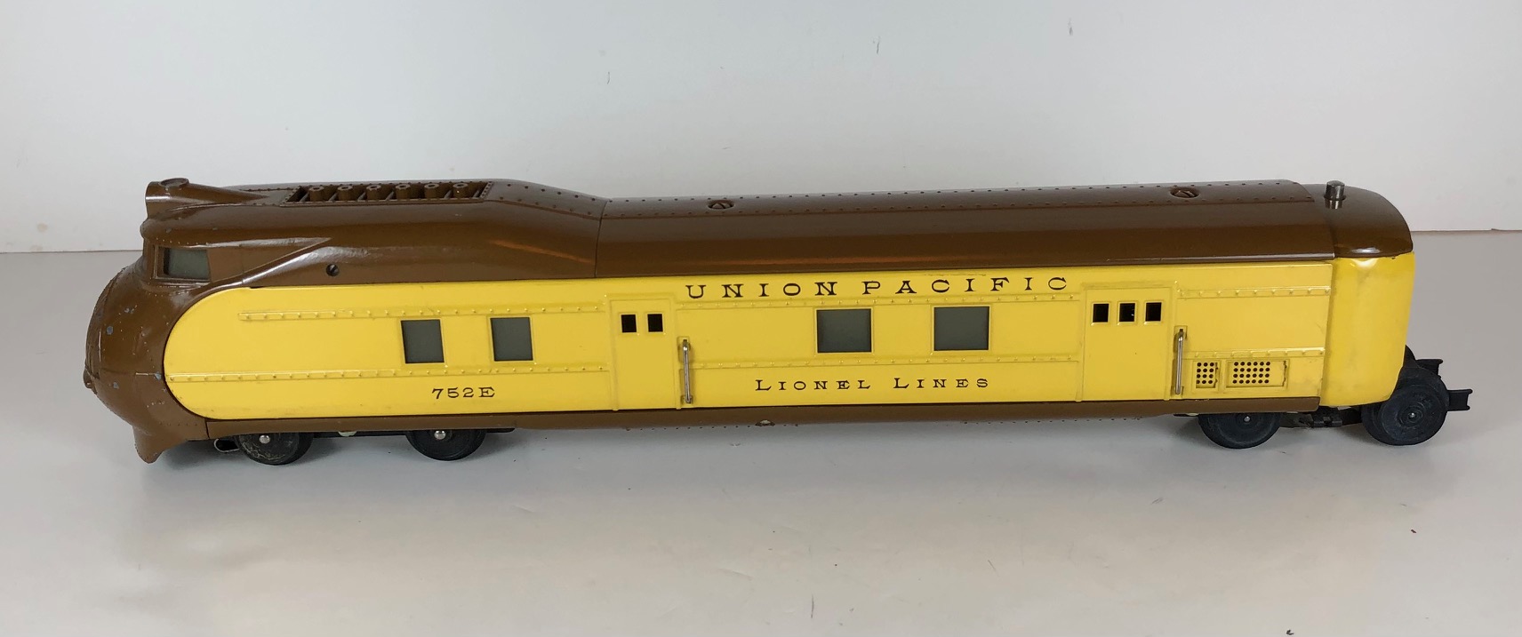 PREWAR “O” GAUGE TINPLATE, STREAMLINED LOCOMOTIVES, No. 752 – WELCOME ...
