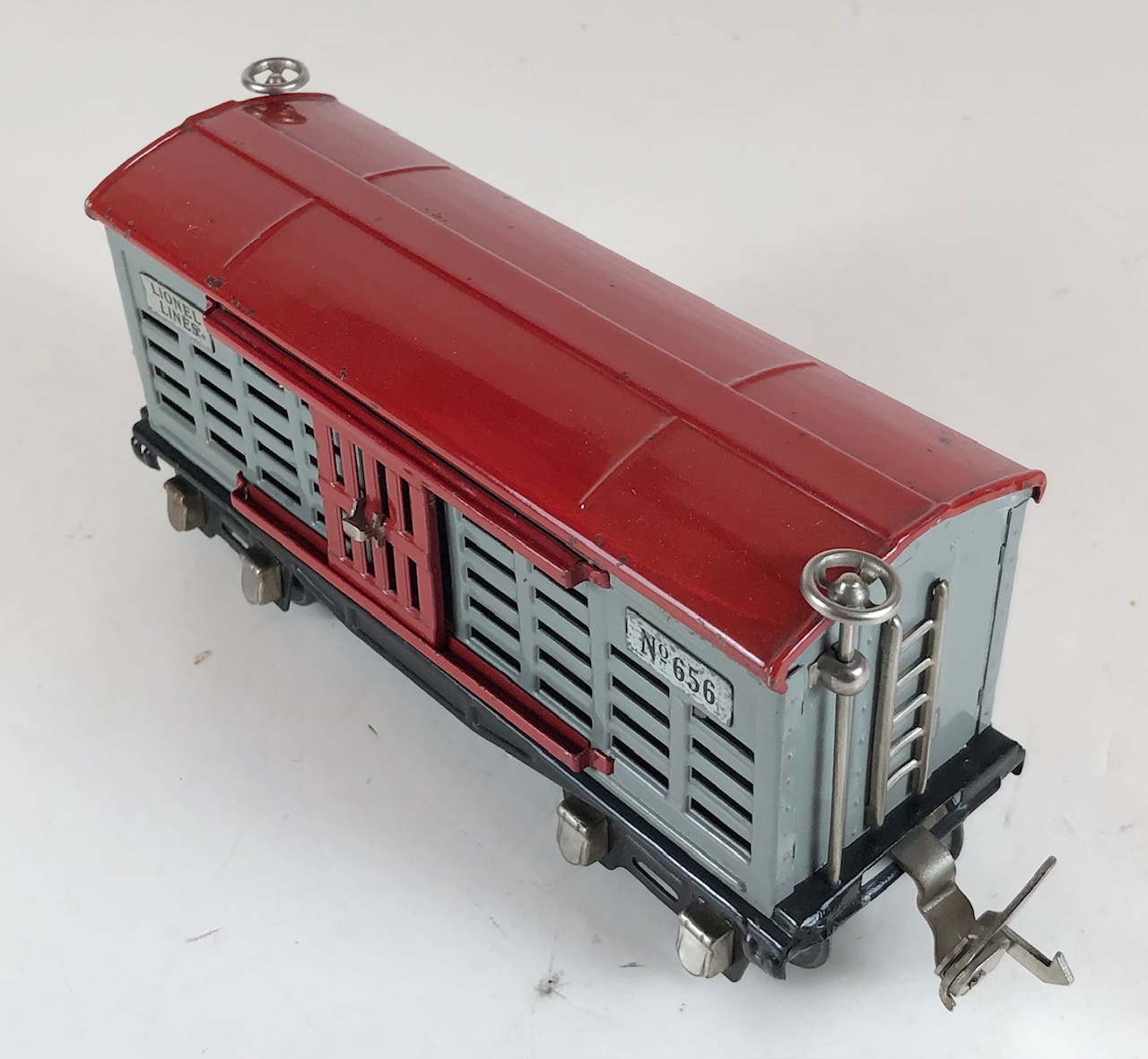 PREWAR “O” GAUGE TINPLATE, CATTLE CARS, CLASSIC PERIOD, No. 656, No ...